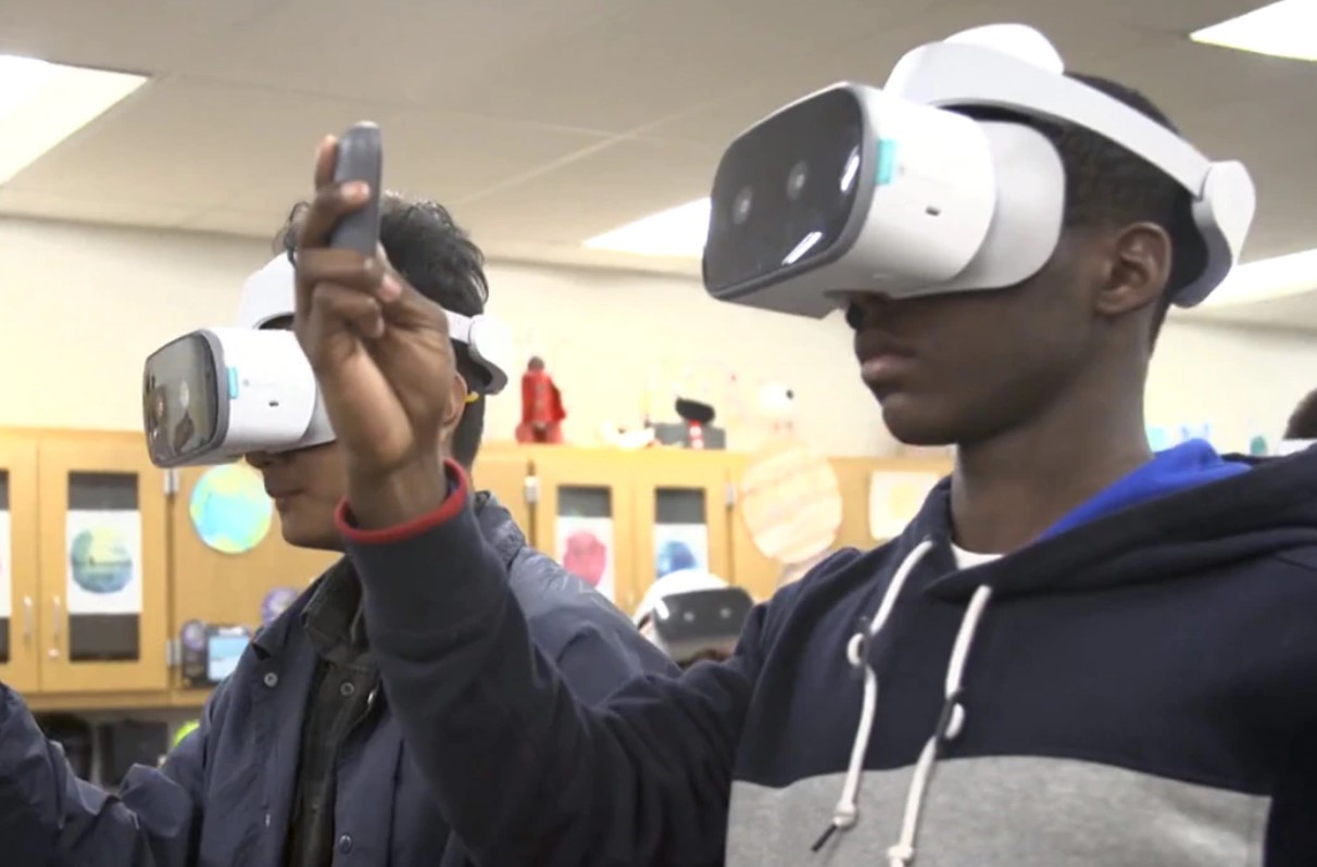 Lenovo VR Classroom 2 : un nouveau casque autonome pour les salles de ...