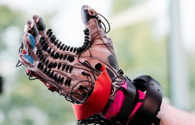 Meta dévoile ses recherches sur des gants haptiques pour reproduire le ...